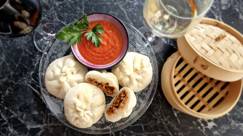 Bapao met Slavonische vulling en spicy paprikasaus | Croatiangrapes.blog